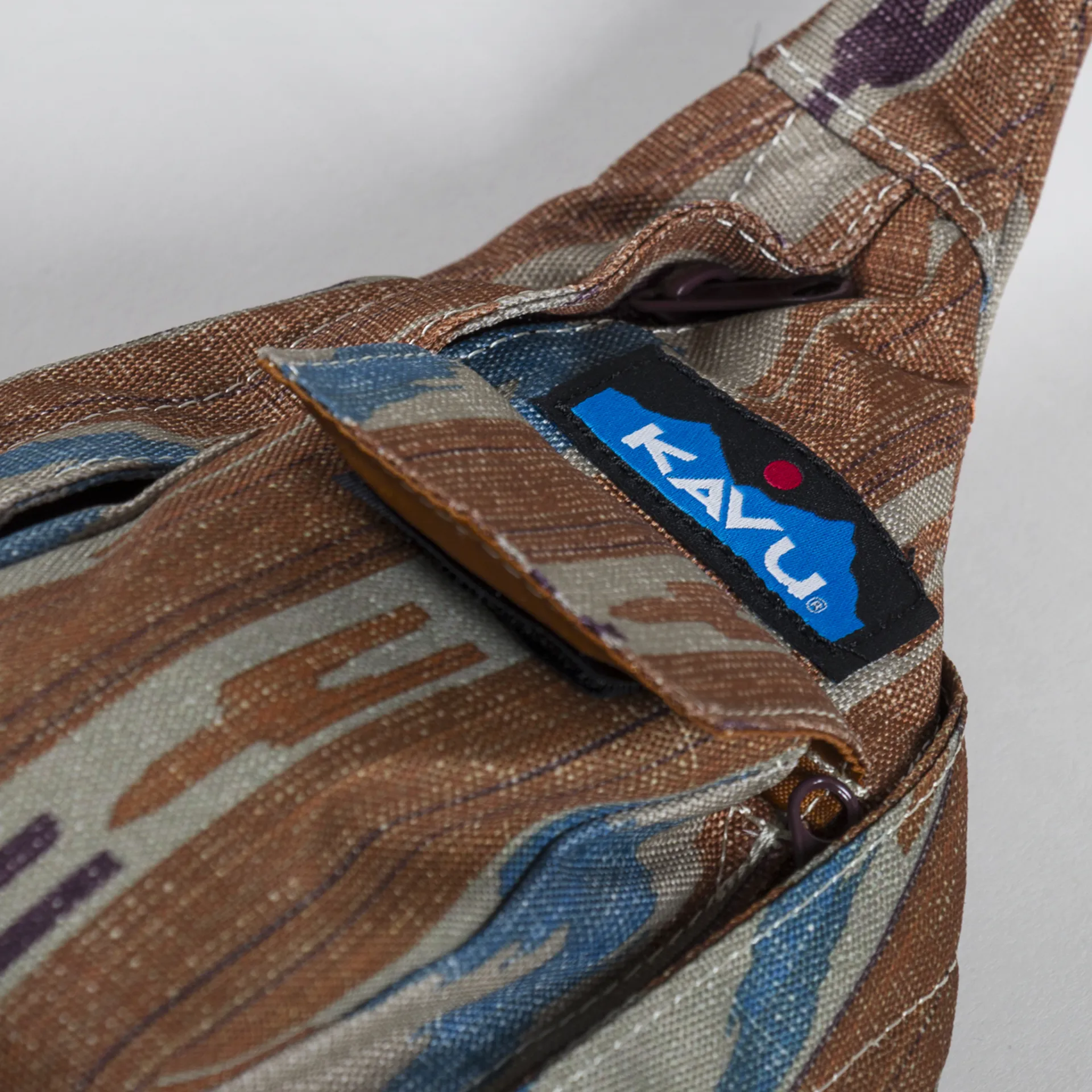 Kavu Unisex Mini Rope Sling Shoulder Bag Tumbleweed Ikat Brown