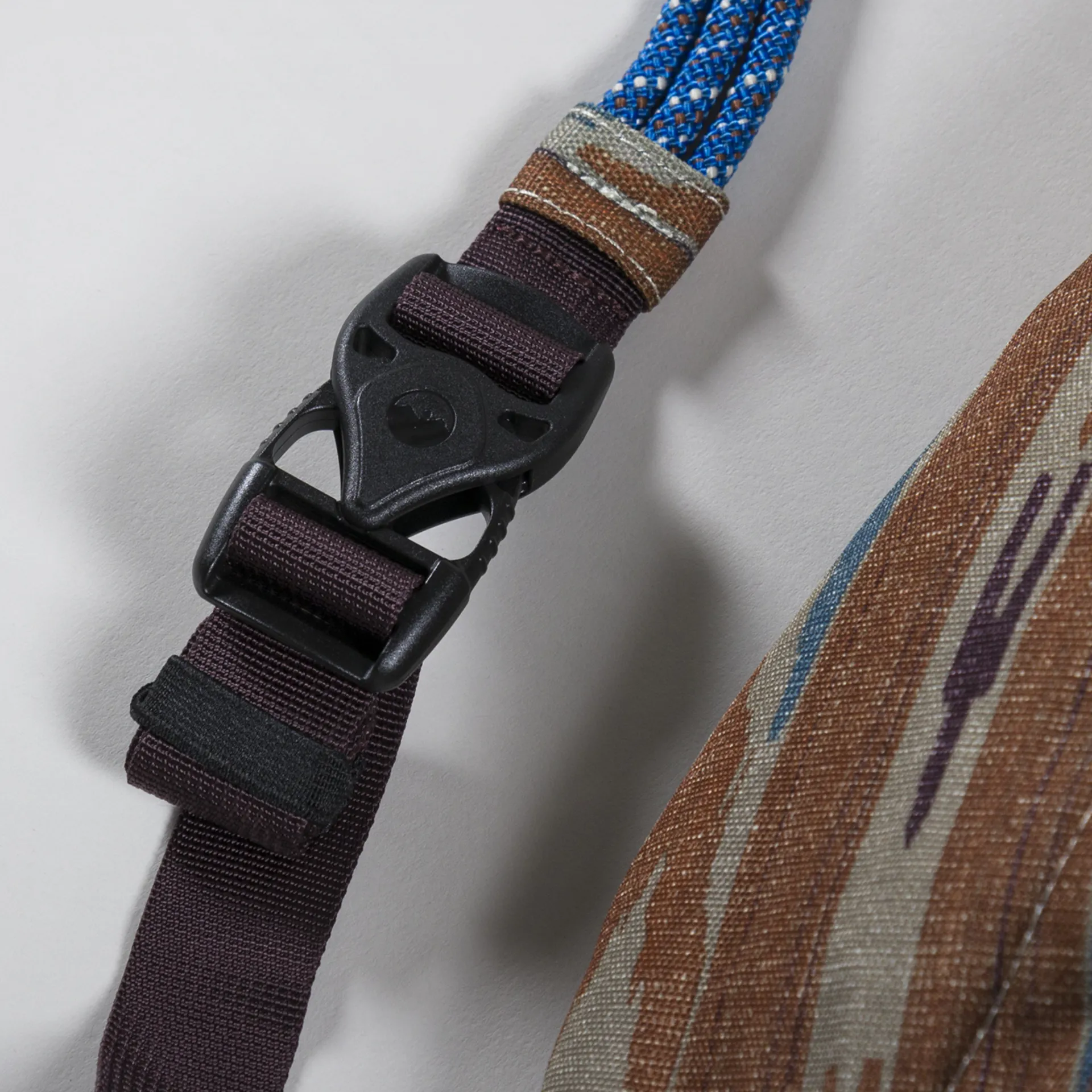 Kavu Unisex Mini Rope Sling Shoulder Bag Tumbleweed Ikat Brown