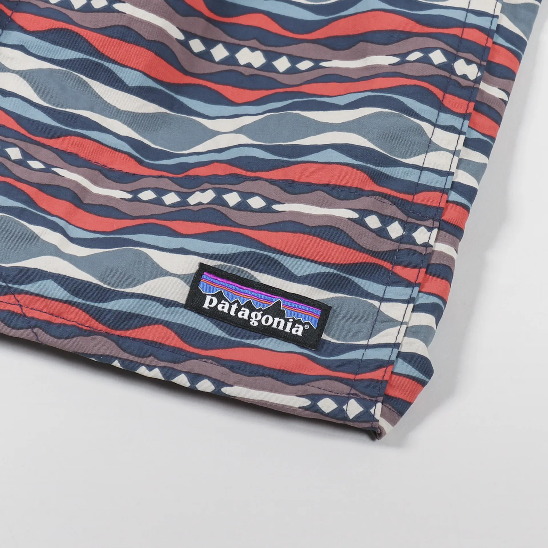 Patagonia Baggies Longs 7 Shorts Coast Highway Multi Sumac Red