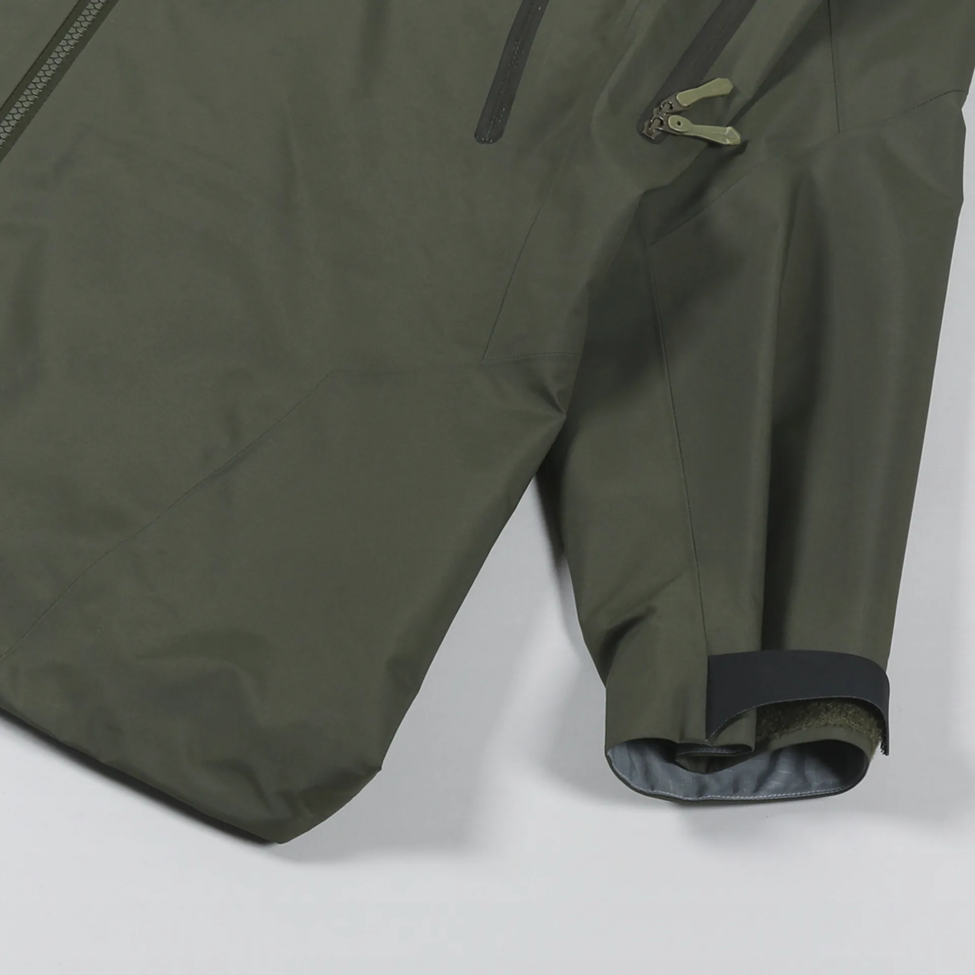 Arcteryx Mens GORE-TEX Waterproof Beta Long Jacket Tatsu Green