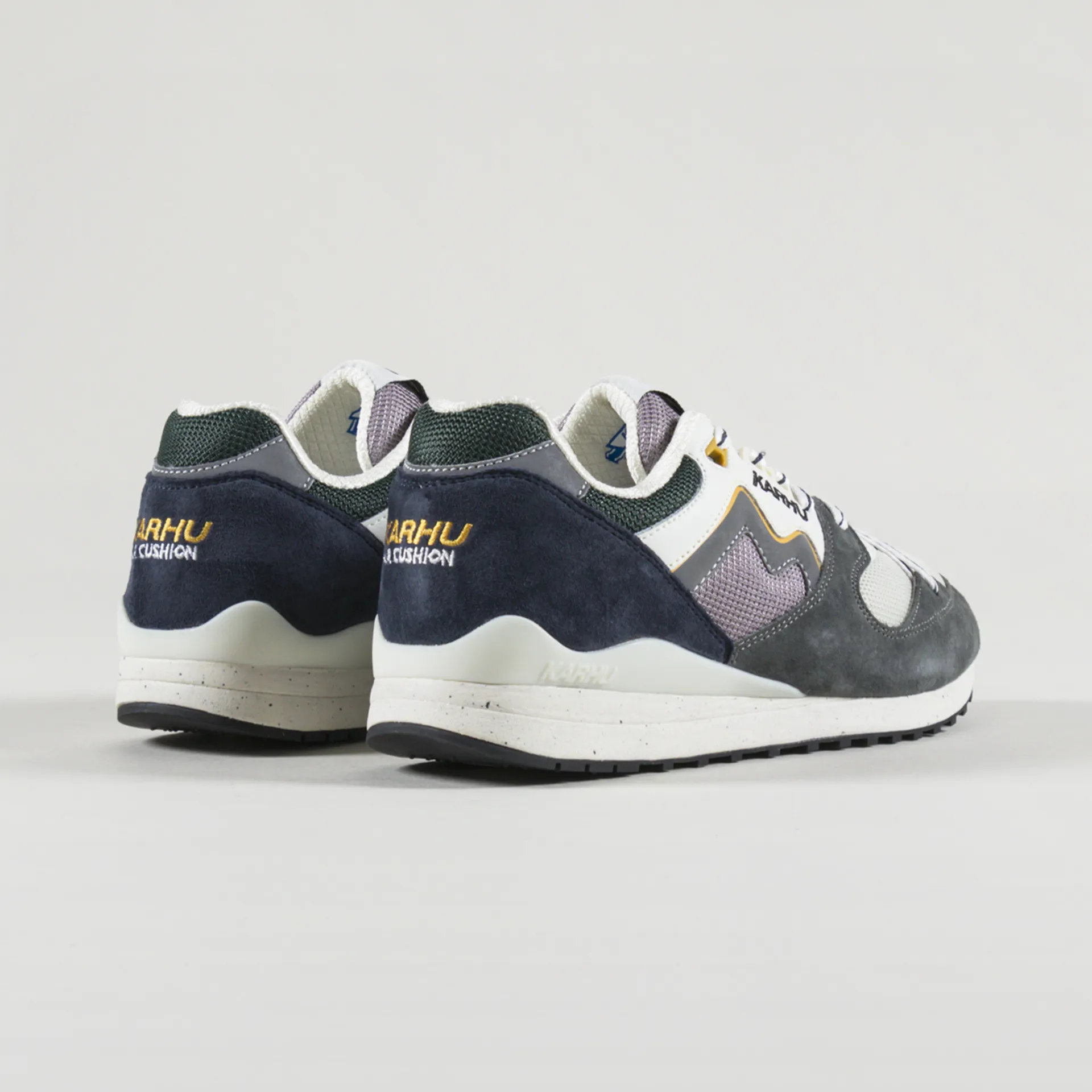 Karhu Mens Synchron Classic Shoes Gunmetal Bright White Trainers