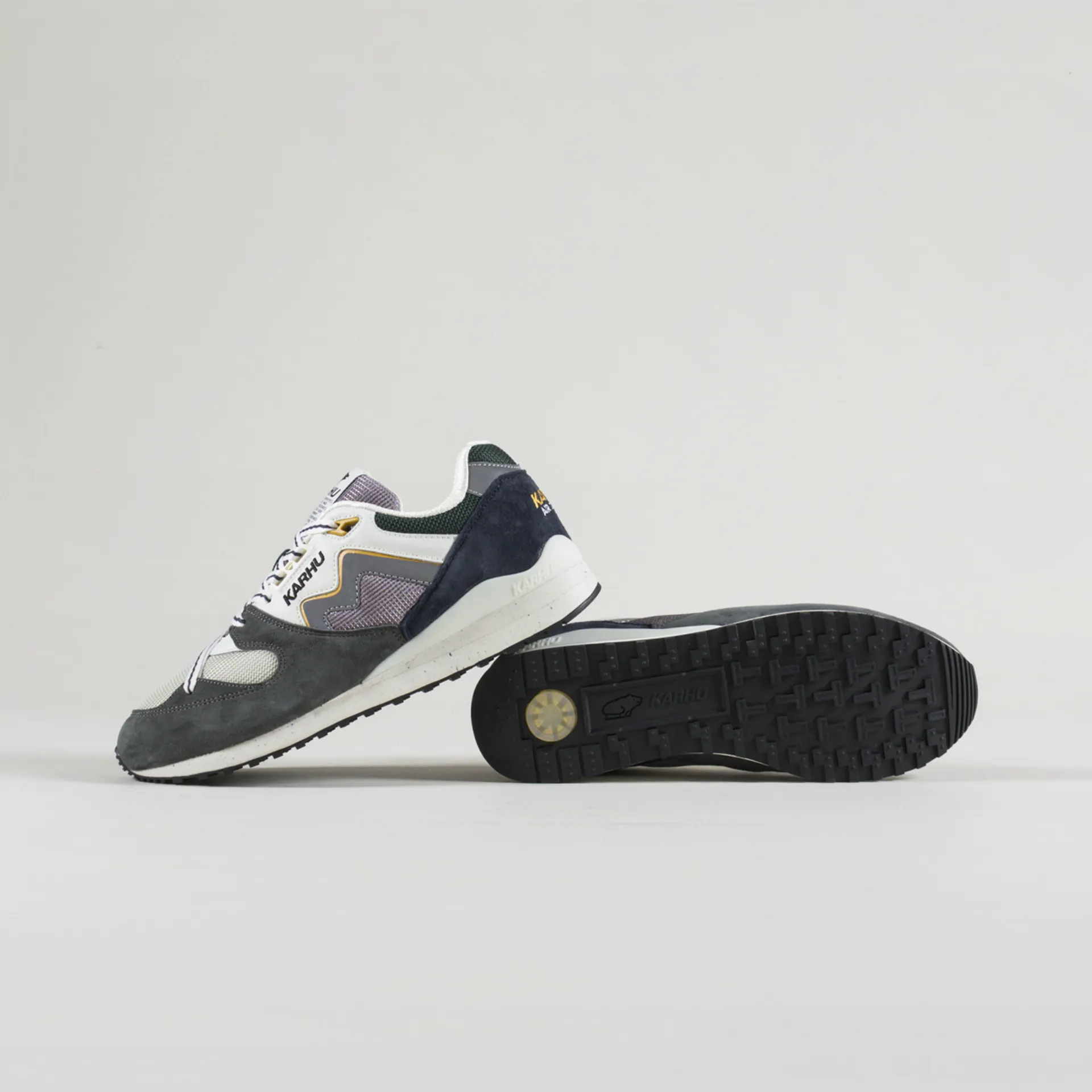Karhu Mens Synchron Classic Shoes Gunmetal Bright White Trainers
