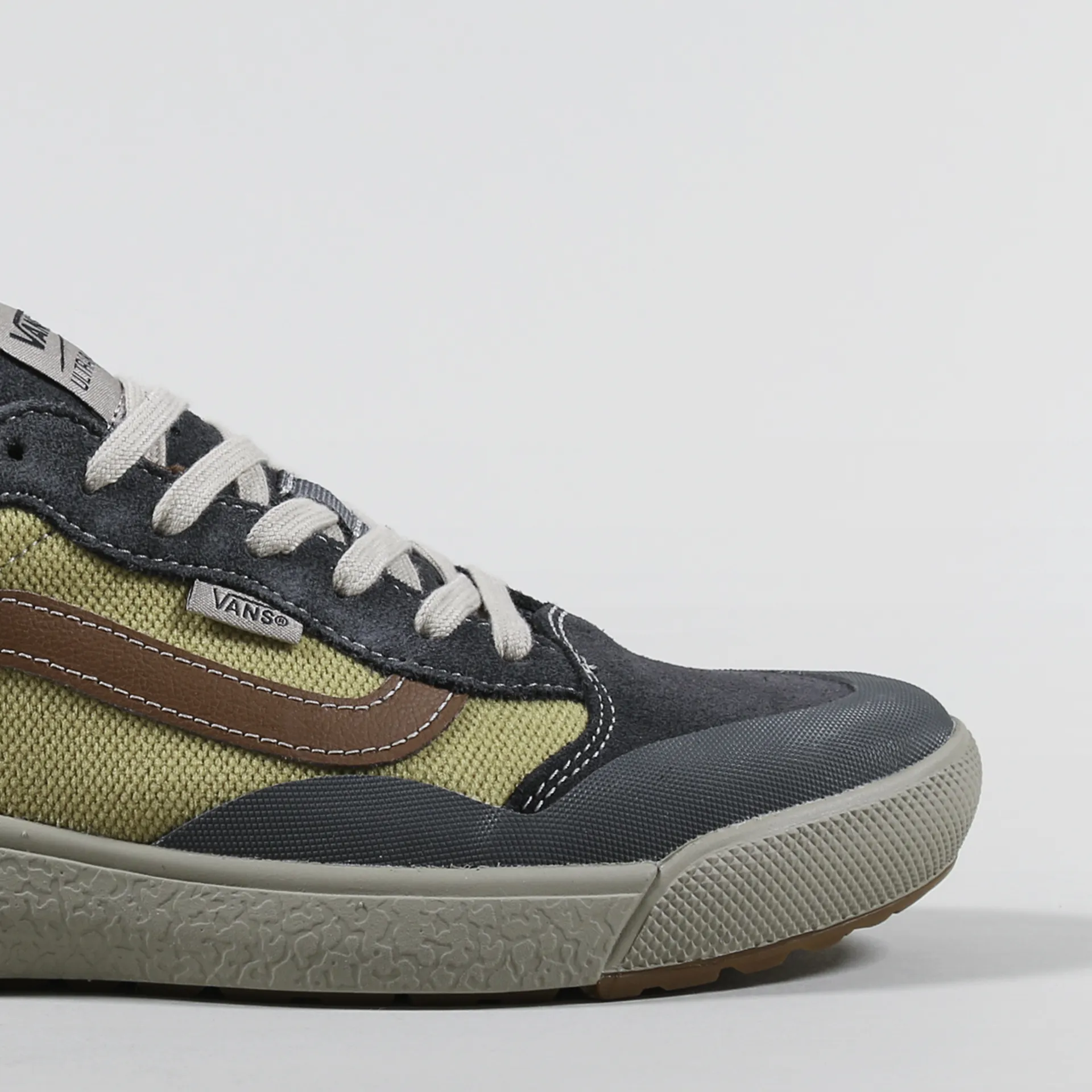Vans Lifestyle UltraRange Exo Shoes Asphalt Gum Trainers