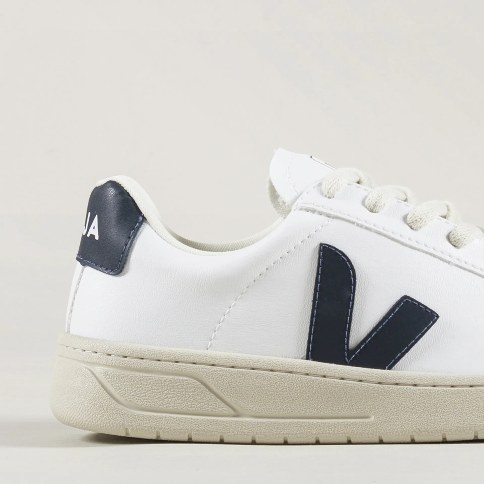 Veja Womens Urca CWL Shoes Trainers White Nautico Blue