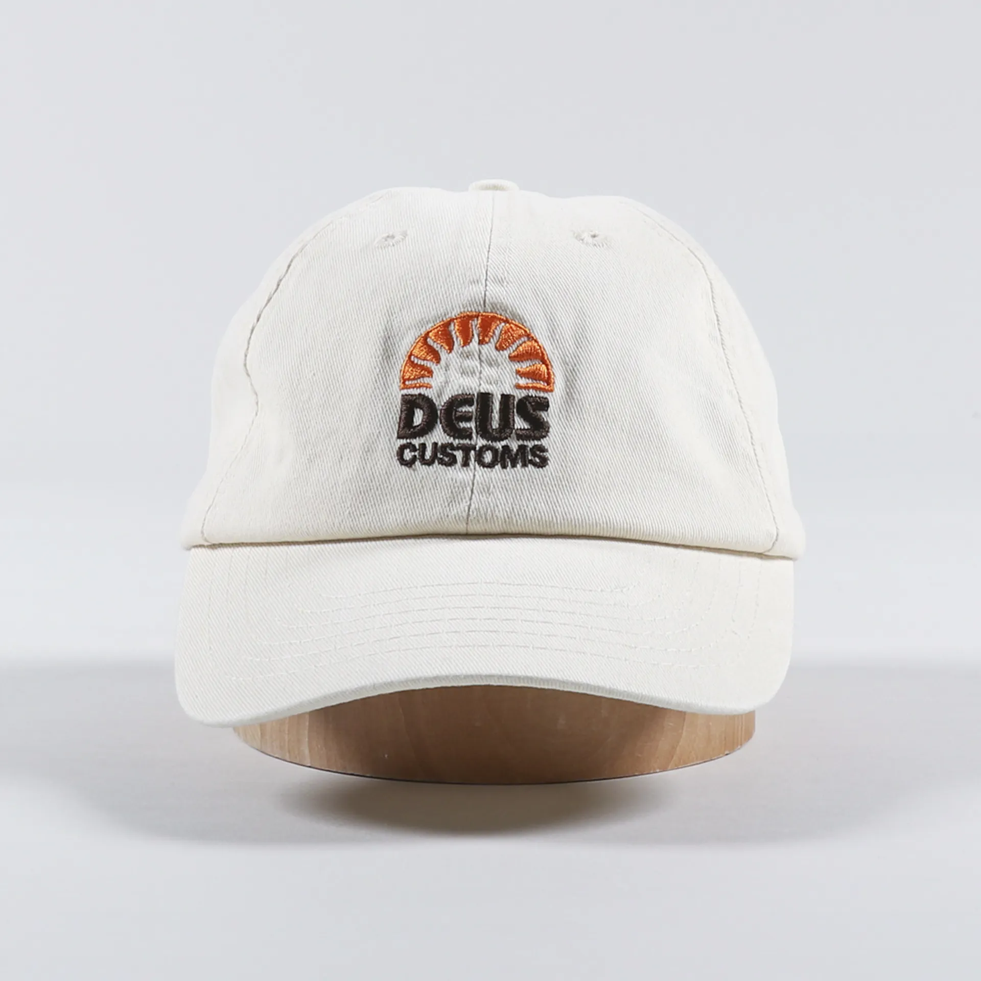 Deus Ex Machina Mens Logo Sunrise Dad Cap Dirty White