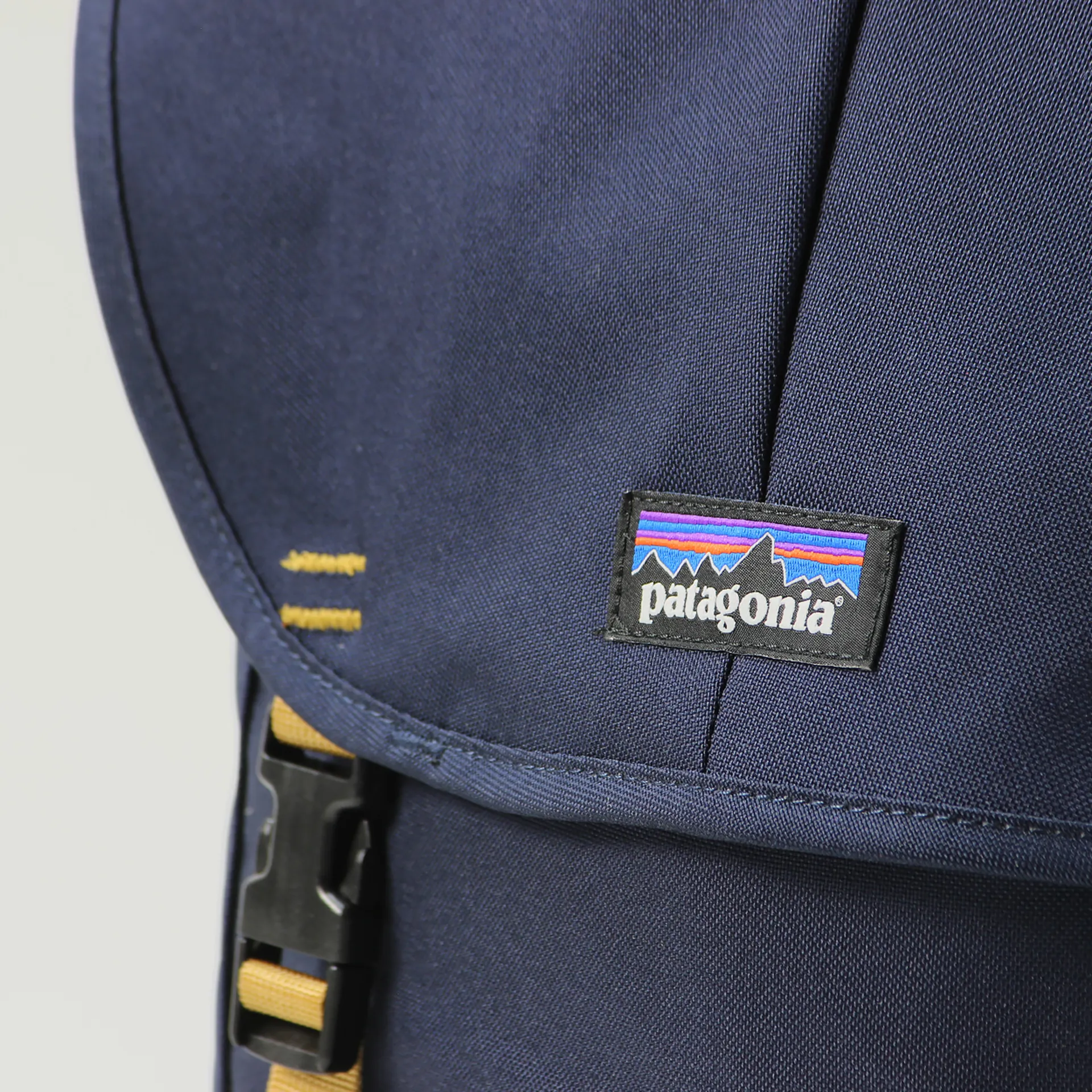 Patagonia Mens Arbor Pack Outdoor Backpack Rucksack Navy Gold