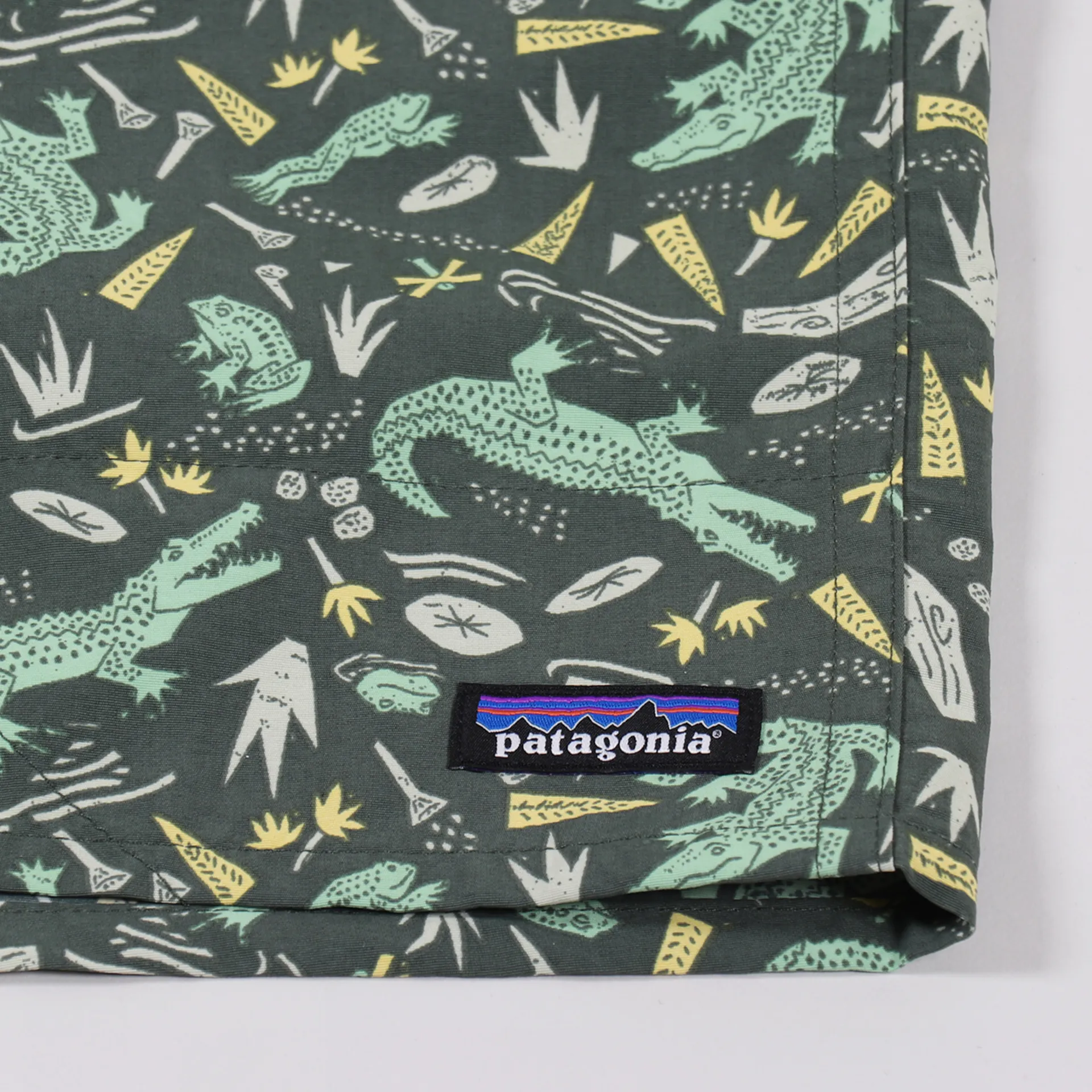 Patagonia Baggies Longs 7 inch Shorts Alligators Kale Green