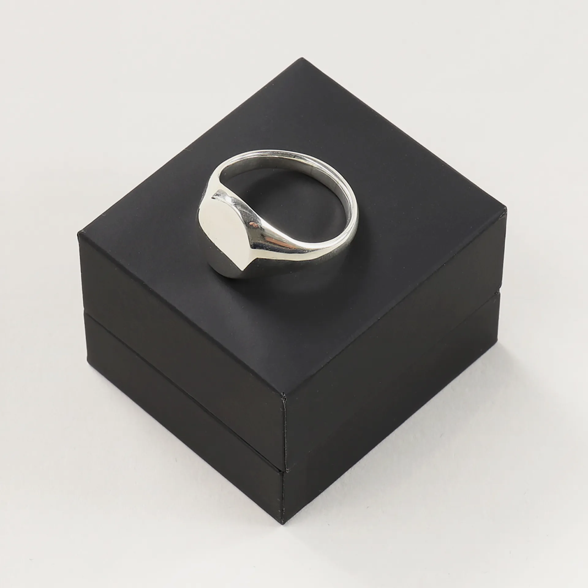 Johnny Hoxton LDN Mens Large Signet Ring Sterling Silver Large