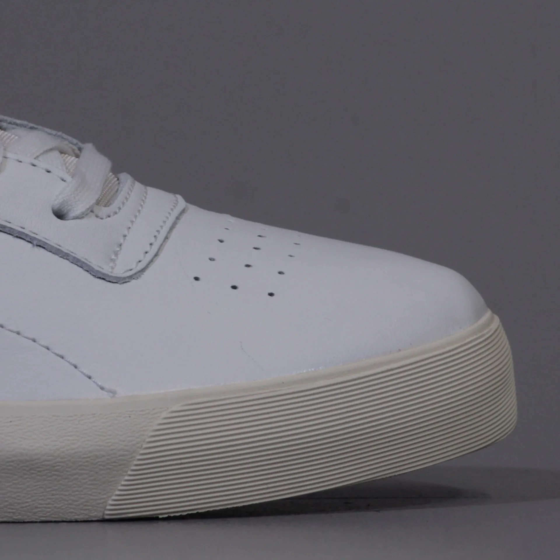 Reebok Reserve Mens Workout Low Clean FVS Skate Shoes Vulc Sole